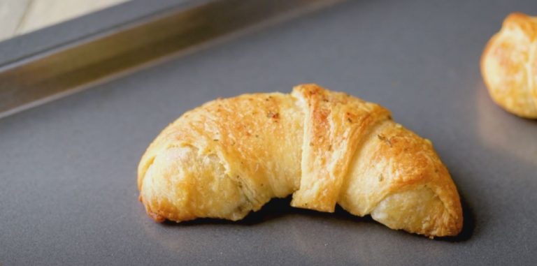 How To Cut Crescent Rolls Into 3 Triangles - Recipes.net