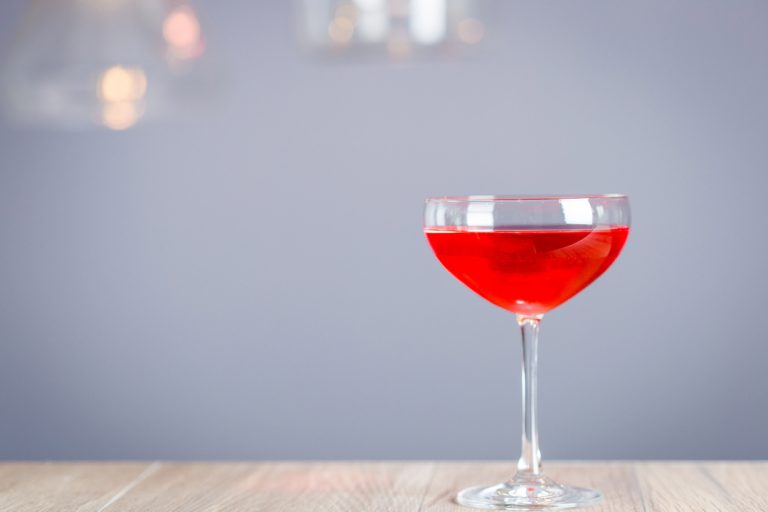 16 Pink Alcoholic Drinks To Make For a Girl’s Night In - Recipes.net