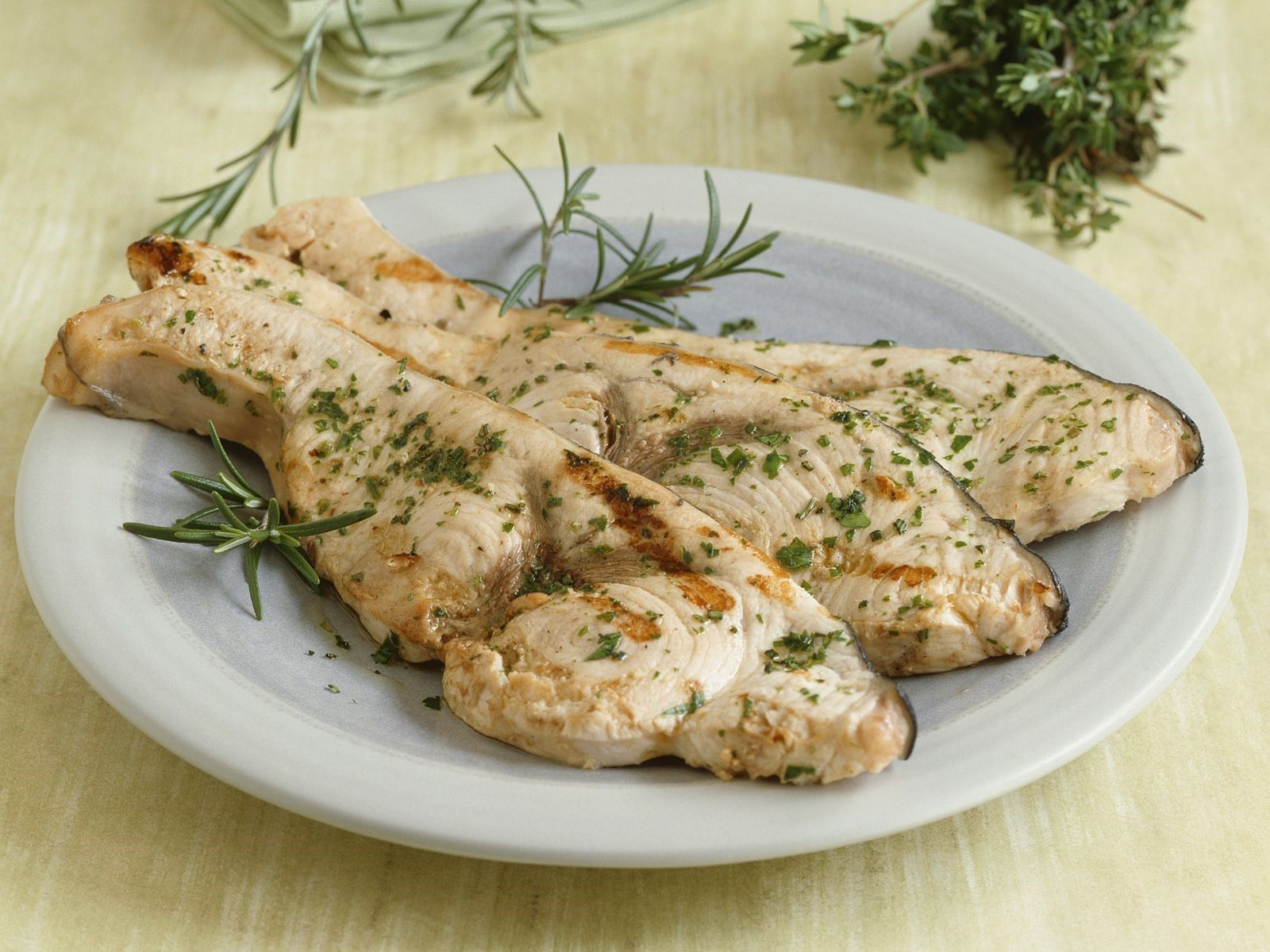 How to Bake Swordfish Steak in the Oven - Recipes.net