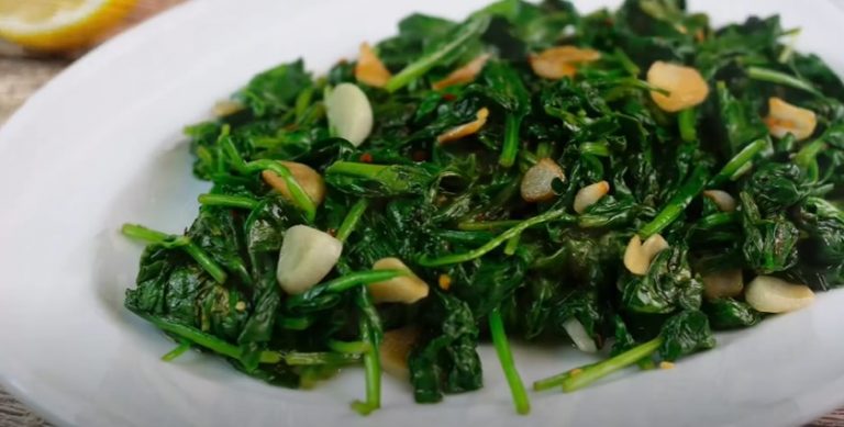 Wilted Baby Spinach with Garlic and Oil Recipe | Recipes.net