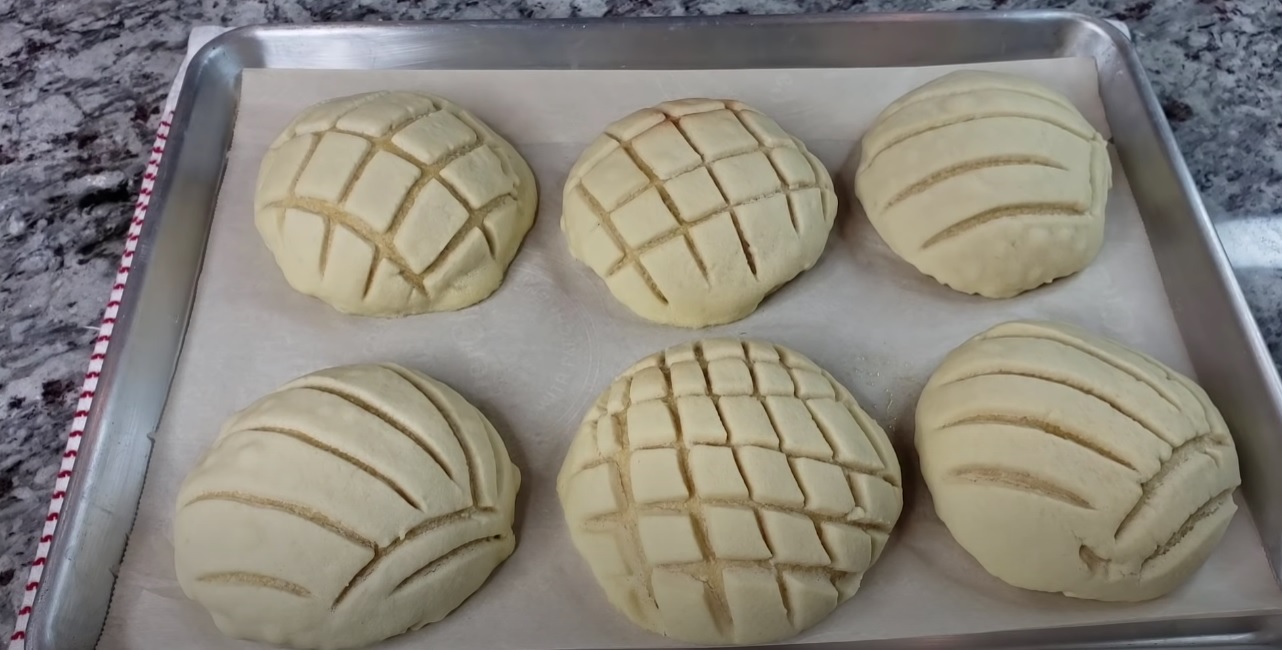 How To Eat Conchas - Recipes.net