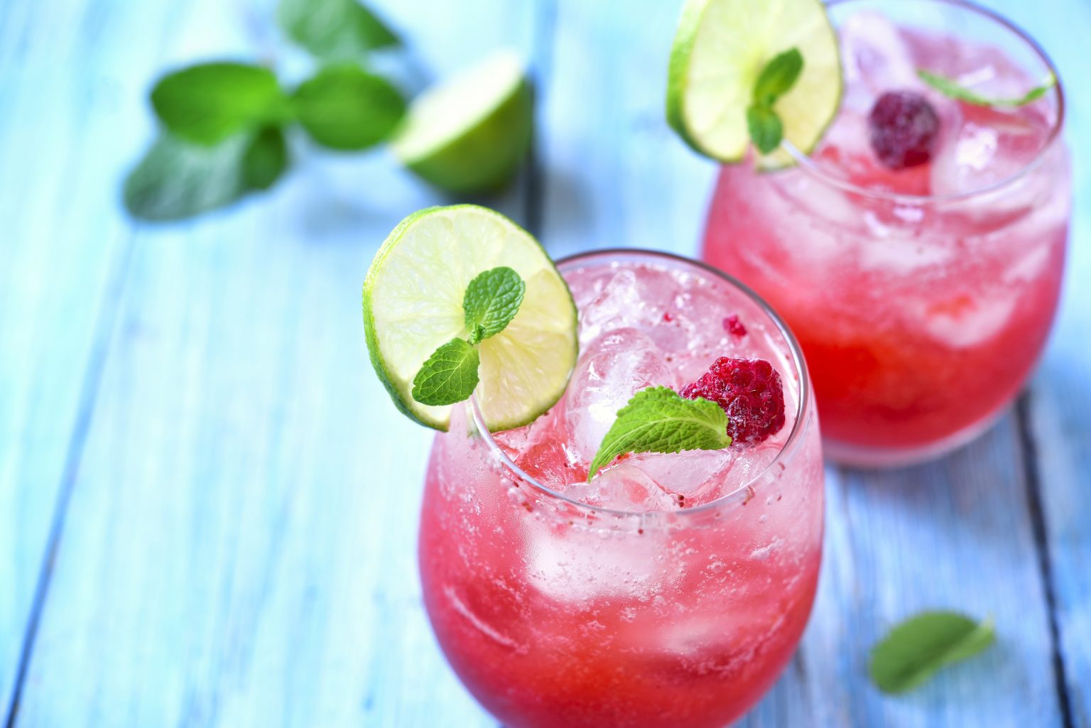 16 Pink Alcoholic Drinks To Make For a Girl’s Night In - Recipes.net